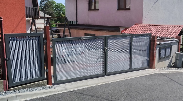 Křídlová brána - koso-úhelníková